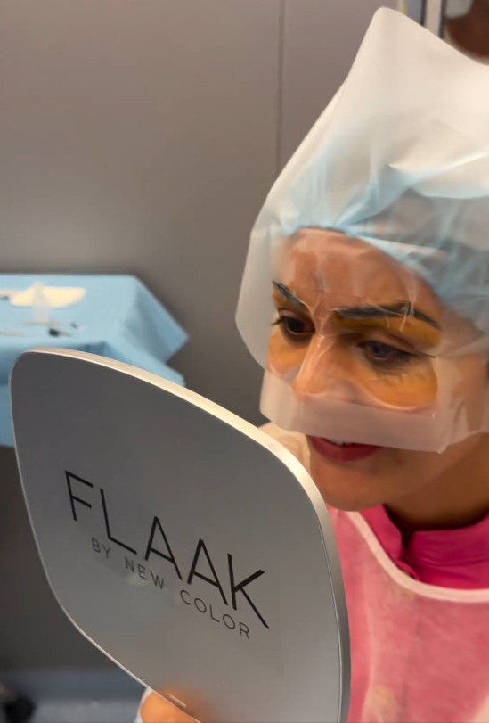 Carla Bora choca seguidores com cirurgia para mudar cor dos olhos; veja ...