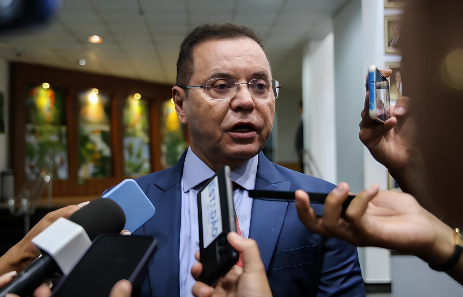 Botelho da ultimato sobre fake news e defende licitação na operação do ...