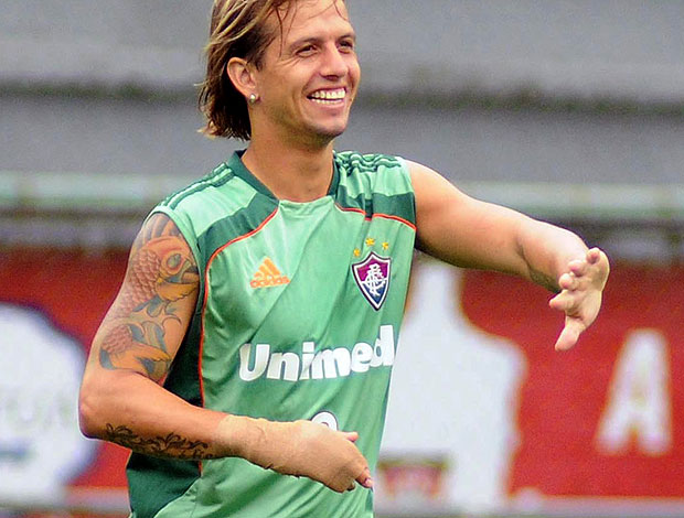 Ex-Fluminense, Diguinho faz golaço impressionante na Liga Serramar ...