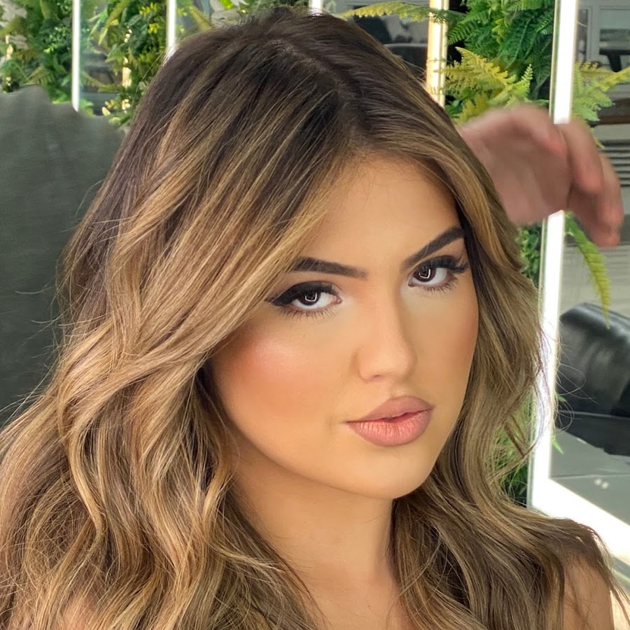 Mari Menezes realiza sonho ao ser fotografada por paparazzi e comemora ...