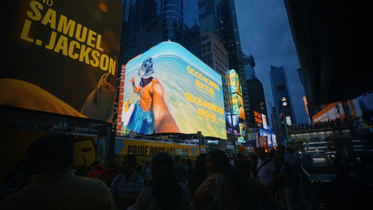 Skol comemora 60 anos da marca no Brasil com homenagem na Times Square ...
