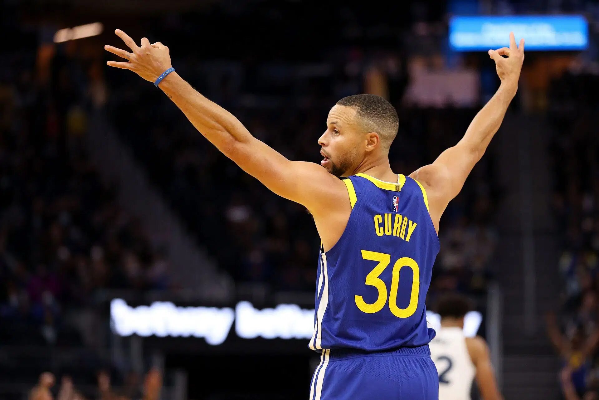 Stephen Curry atinge marca histórica de 3.800 cestas de três em noite ...