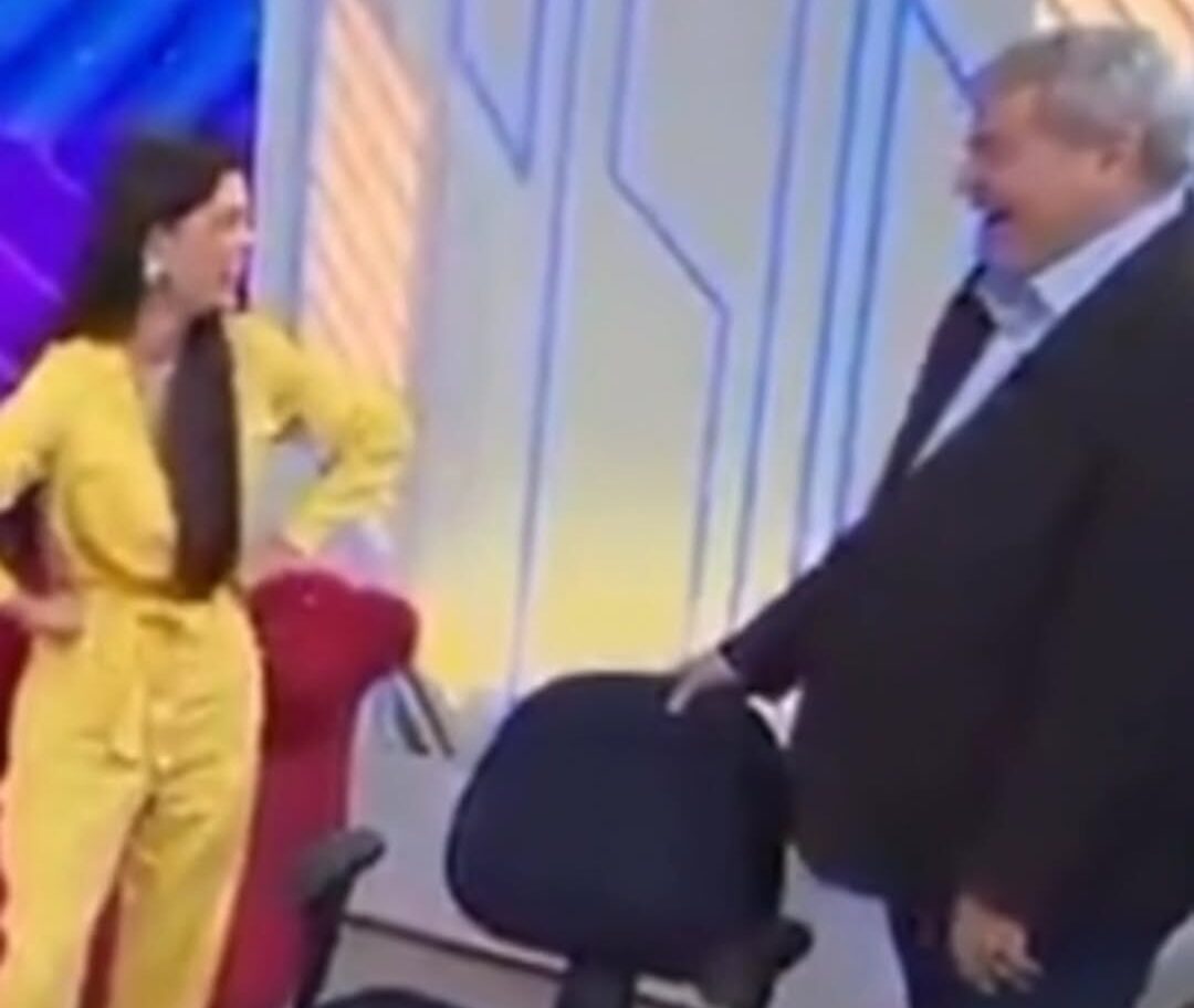 Datena invade programa "Fofocalizando" e leva cadeira icônica em clima ...