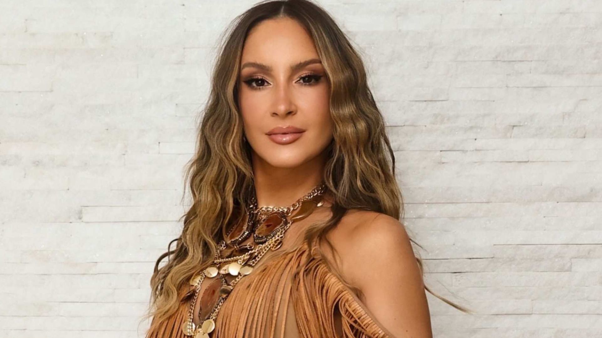 Claudia Leitte ignora denúncia ao MP e retira citação a Iemanjá de ...