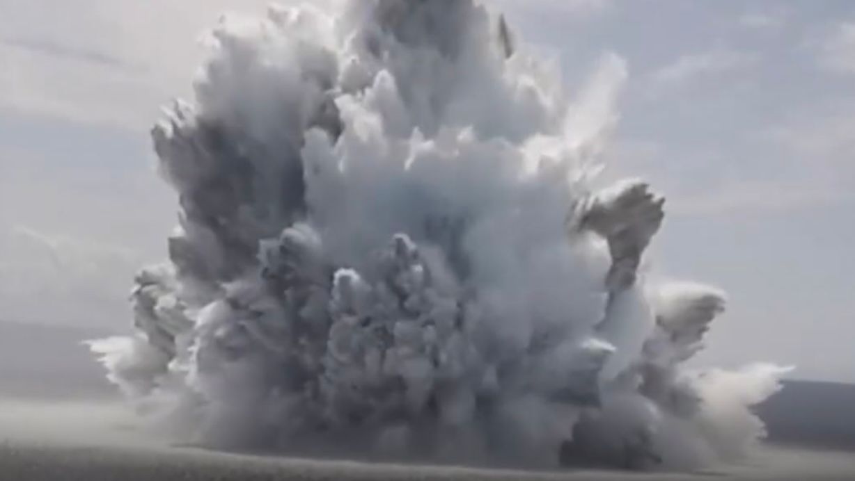Imagens revela o poder destrutivo de uma bomba de 18 toneladas ...