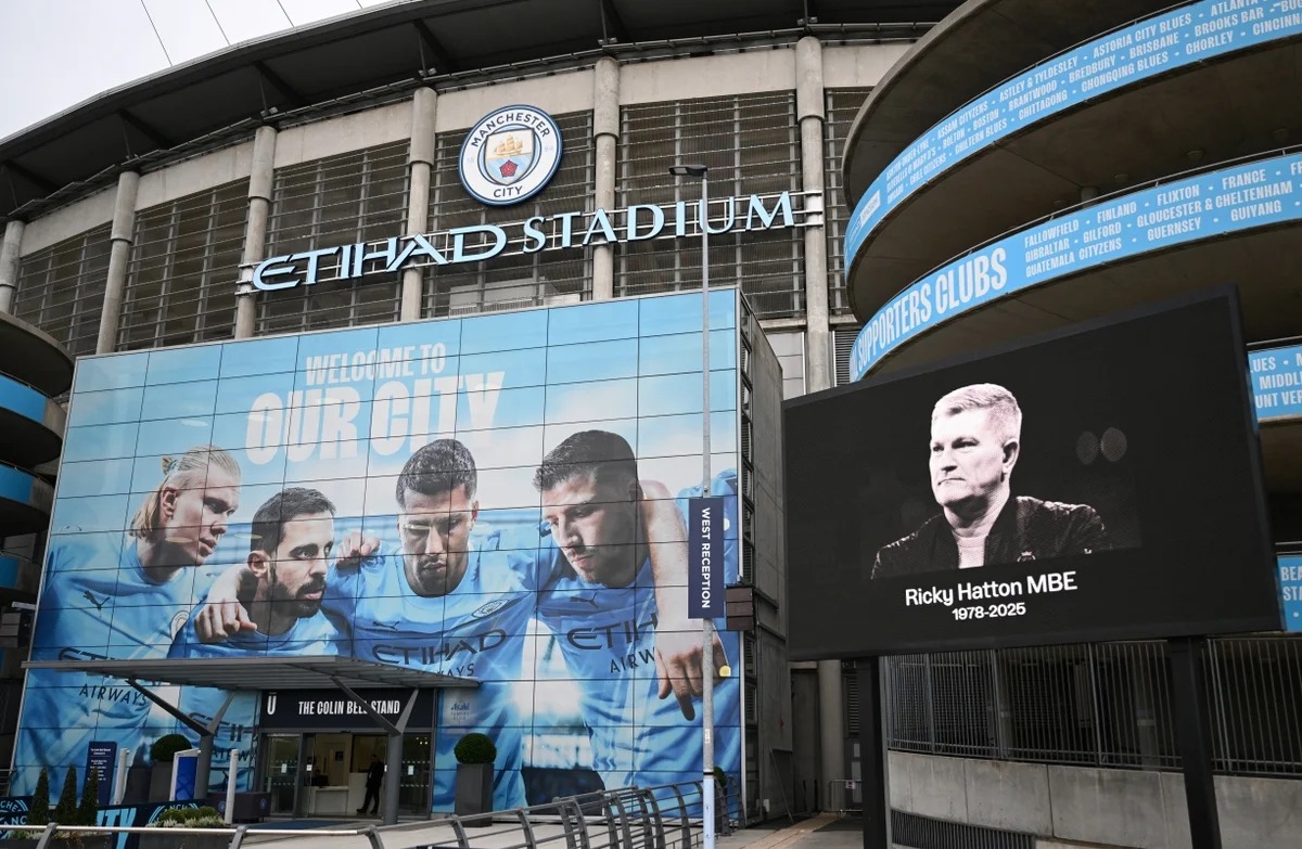 Lenda do boxe Ricky Hatton é velada no Etihad Stadium, estádio do ...